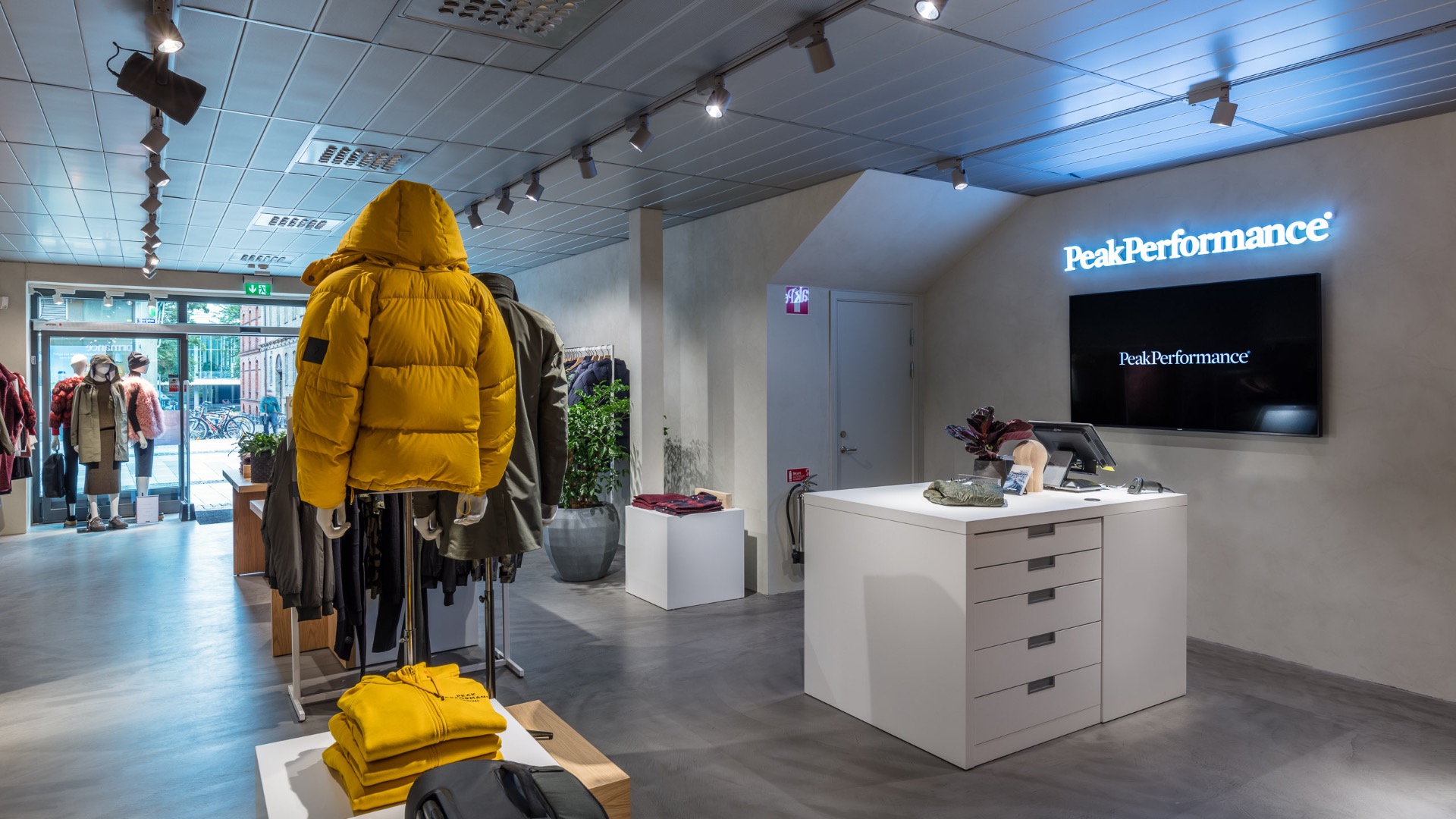 Peak Performance - Norco Interior